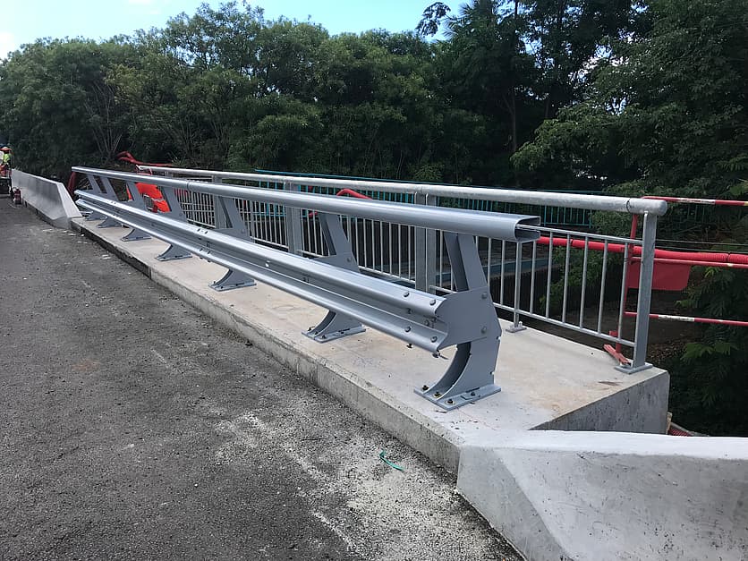 Intertraffic | COMELY Barriers - SAFETY BARRIERS EURO H2-F2